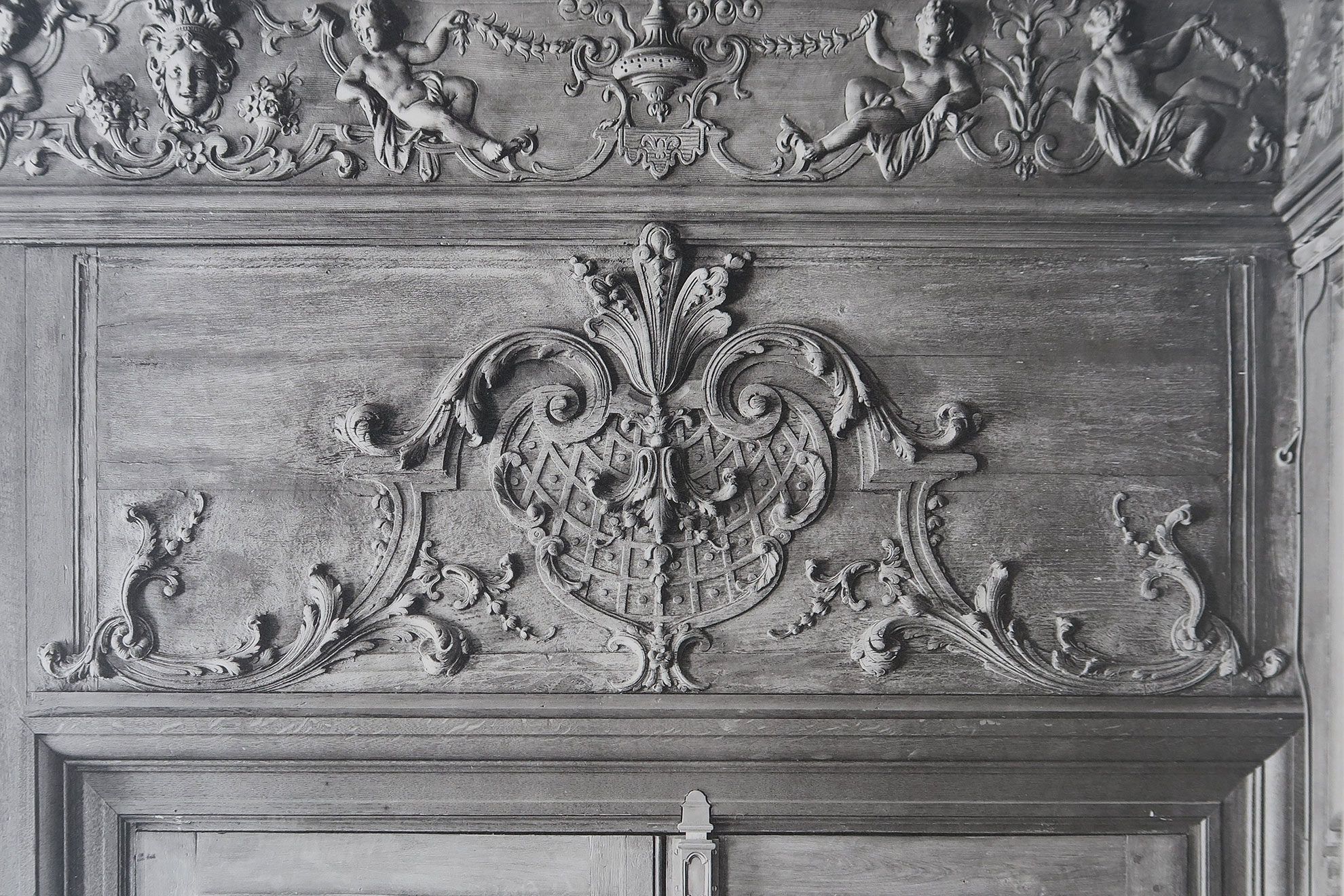 Détail de boiserie sculptée – Atelier de la boiserie